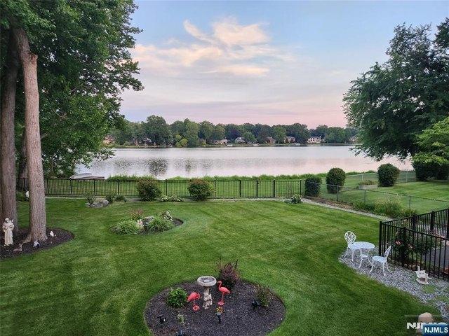 237 Woodfield Rd, Township Of Washington, NJ 07676
