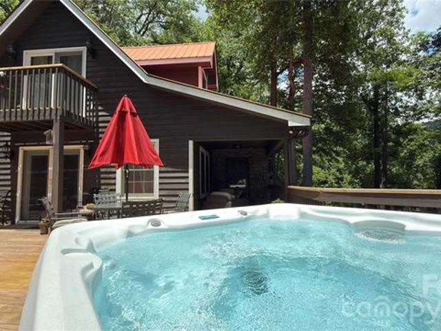 237 Woodys Dr, Hendersonville, NC 28792