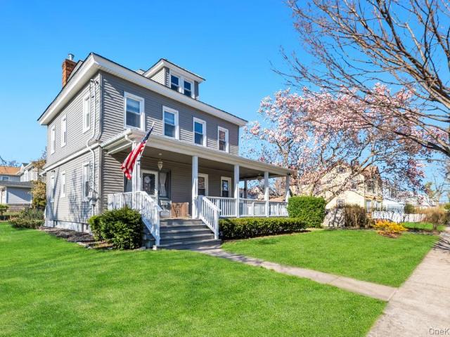 237 Willow St, Roslyn Heights, NY 11577 | MLS #988731 | Compass