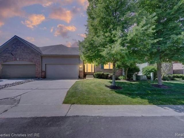 237 Winslow Cir, Commerce Township, MI 48390