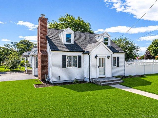 2384 Cambridge St, East Meadow, NY 11554