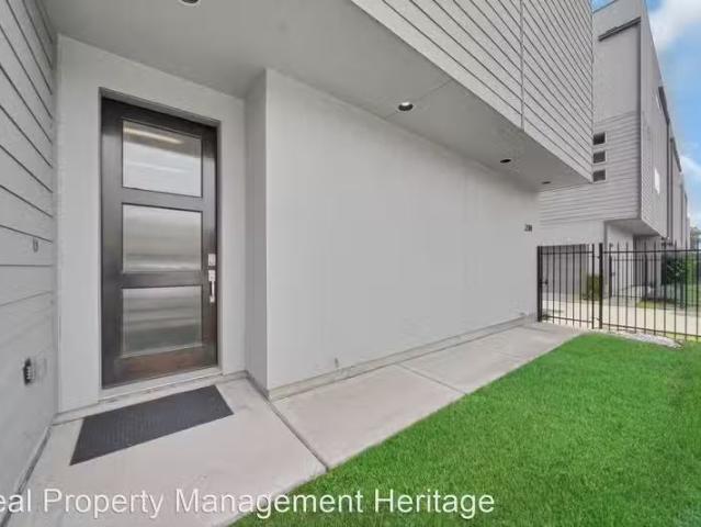 2384 COMMERCE ST 2384 Commerce St