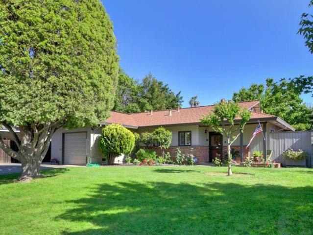 2384 Lloyd Ln, Sacramento, CA 95825