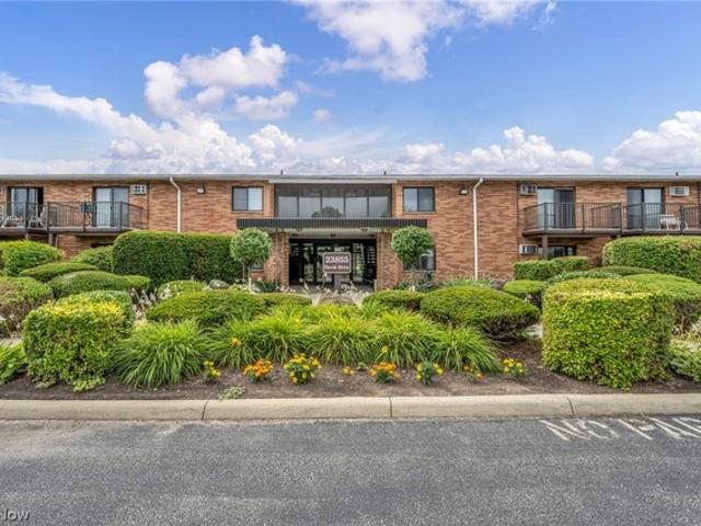 23855 David Dr Unit 117, North Olmsted, OH 44070