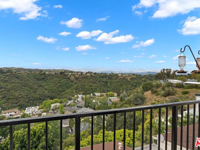 2385 Roscomare Road F10
