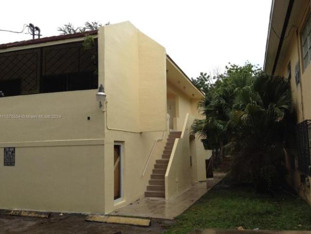 2385 SW 27th St #2, Miami, FL 33133