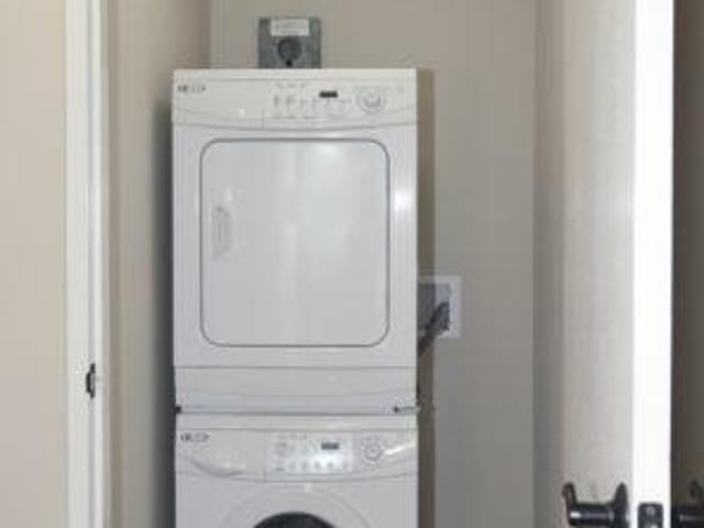 $2385 / 1br 716ft² Large Remodeled Apartment 1x1 One Opening MAY 15!