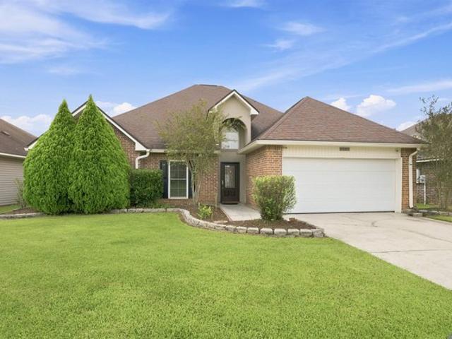 23861 S Point Dr, Denham Springs, LA 70726