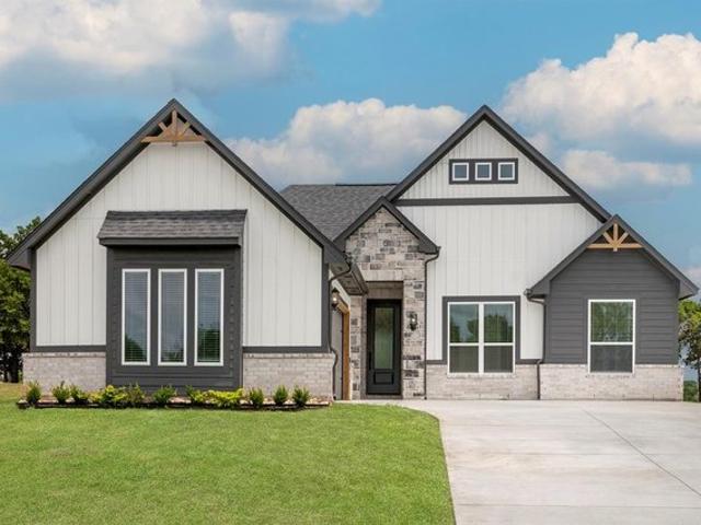 2386 Clubhouse Dr, Blanchard, OK 73010