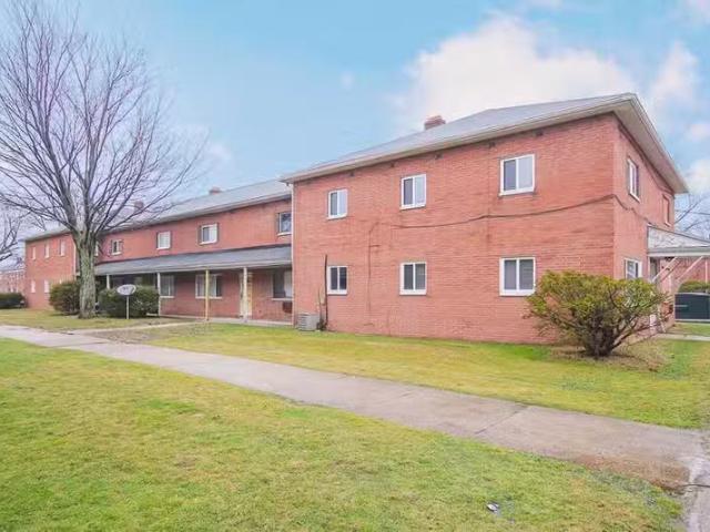 23878 Banbury Cir #8, Warrensville Hts Just Updated 3 Bed 1.