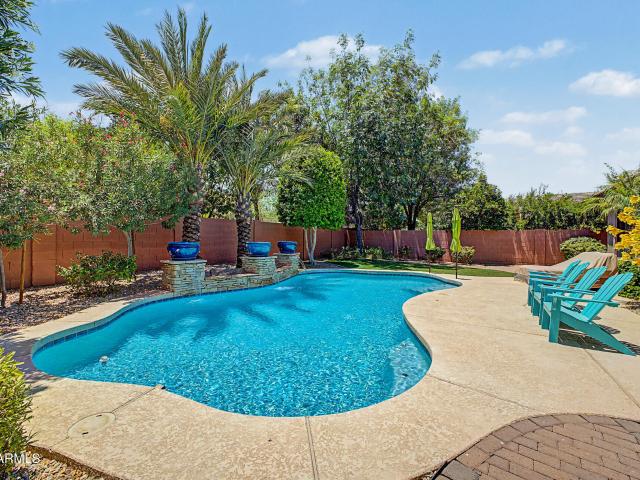 2387 e glacier place