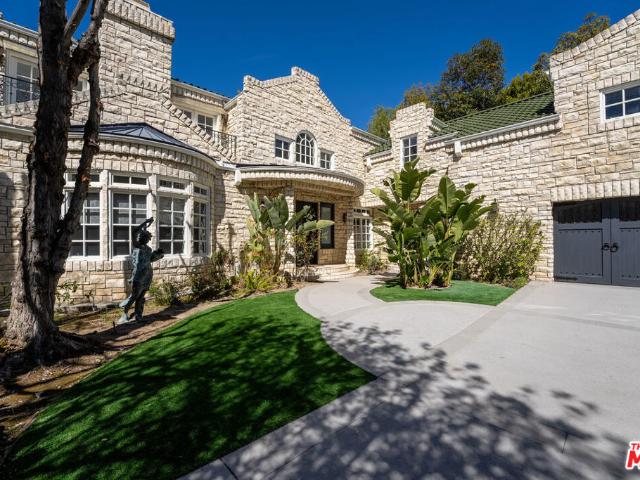 2387 Stratford Circle