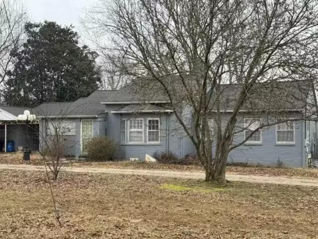 23885 COUNTY ROAD 14, FLORENCE, AL 35633 Single Family Residen.