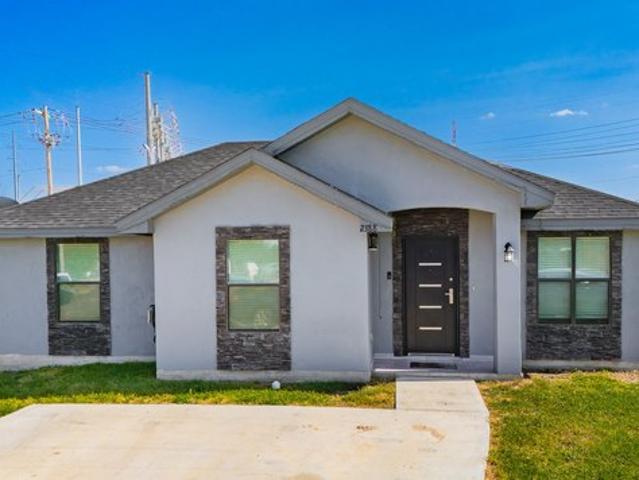 2388 Oak Breeze Cir, Eagle Pass, TX 78852