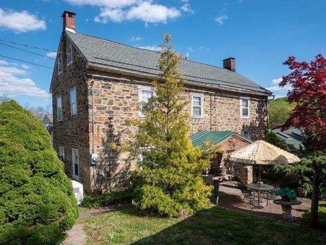 2388 Apple St, Lower Saucon Township, PA 18015