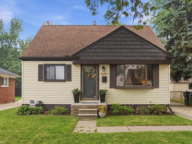 23801 Beverly St, Saint Clair Shores, MI 48082