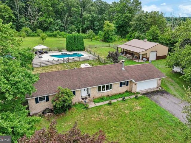 2380 Winding Rd, Quakertown, PA 18951