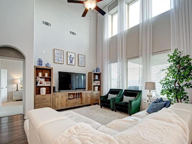 23811 Via Viale Dr