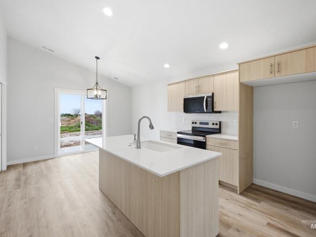 2381 W Red Jasper Dr