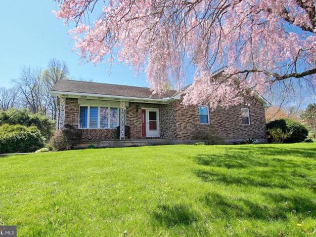 2381 Yost Rd, Bath, PA 18014