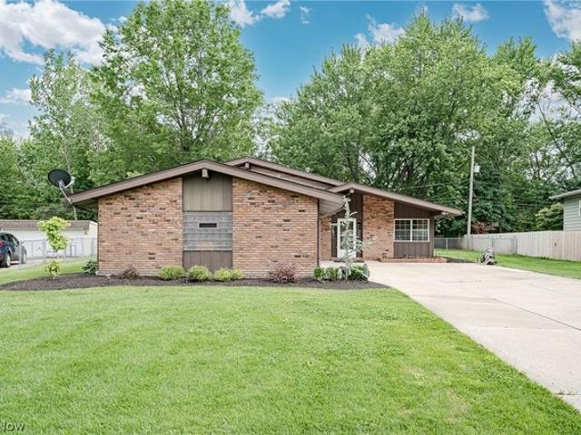 23823 Beaumont Dr, North Olmsted, OH 44070