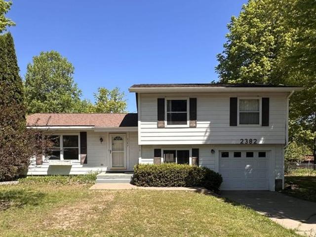 2382 Beaudoin St, Marquette, MI 49855