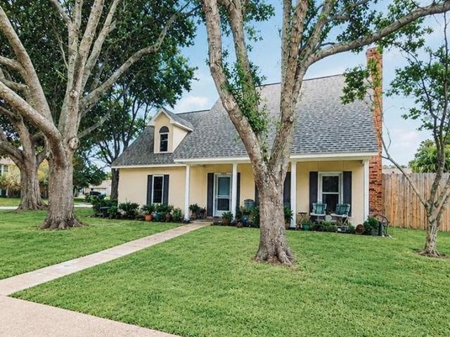 2382 Park Place Dr, Gulfport, MS 39507