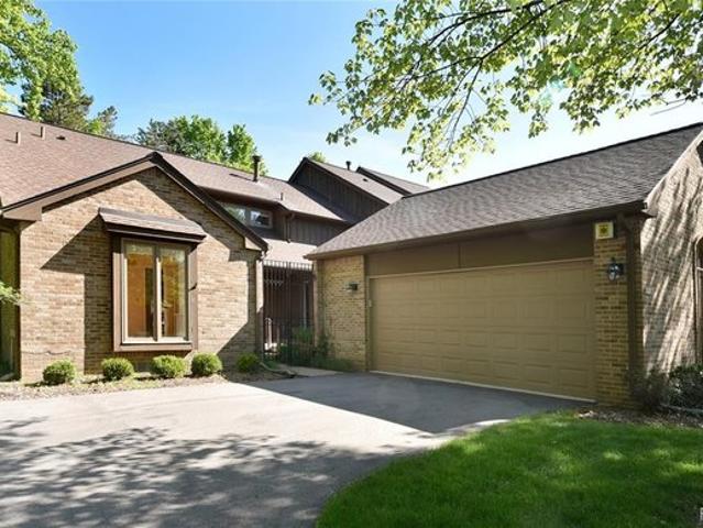 23830 Overlook Cir, Bingham Farms, MI 48025