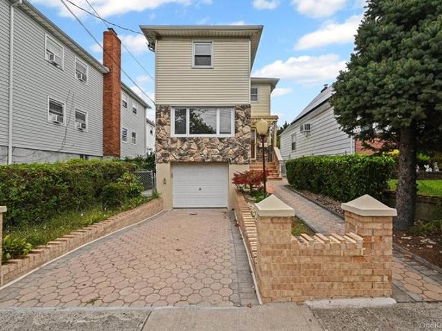 238 11 th Dr, Rosedale, NY 11422