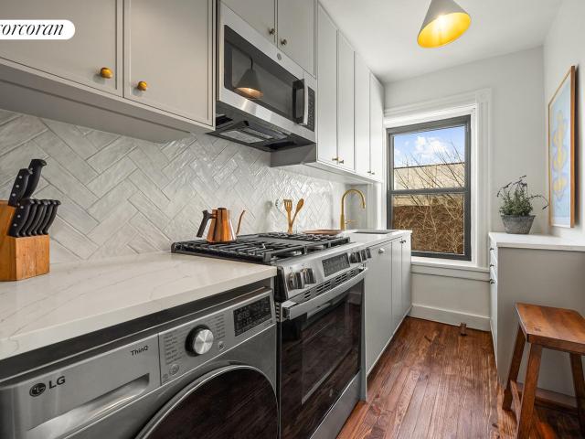 238 6TH Avenue 4