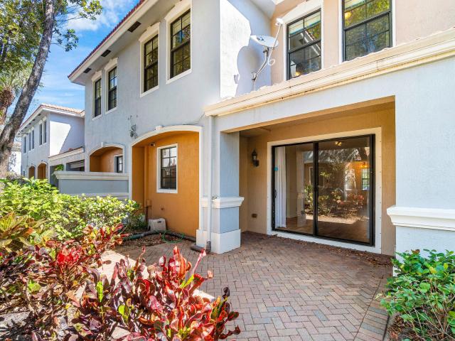 238 Chrystie Cir, Delray Beach, FL 33484 | MLS #R11167