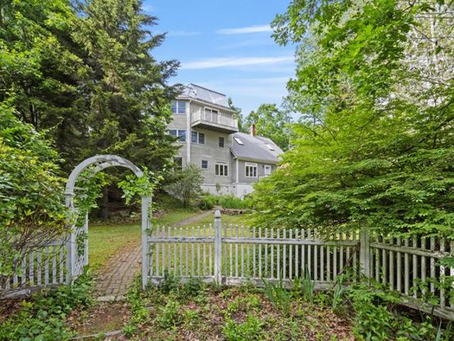 238 Brackett Ave, Portland, ME 04108