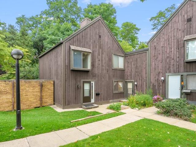 238 Falkirk Ct, Kalamazoo, MI 49006