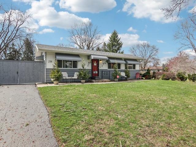 238 Frontage Rd W, Northfield, IL 60093