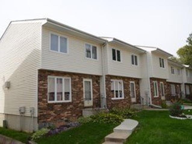 238 Holiday Cir Unit 46, West Des Moines, IA 50265
