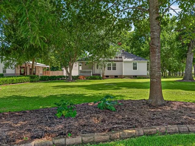 238 Horse Shoe Trl, Angleton, TX 77515