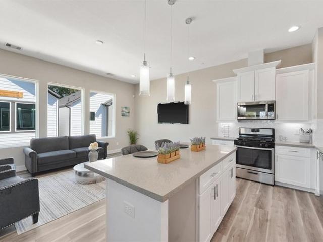 238 Julia St Unit E, Houston, TX 77022