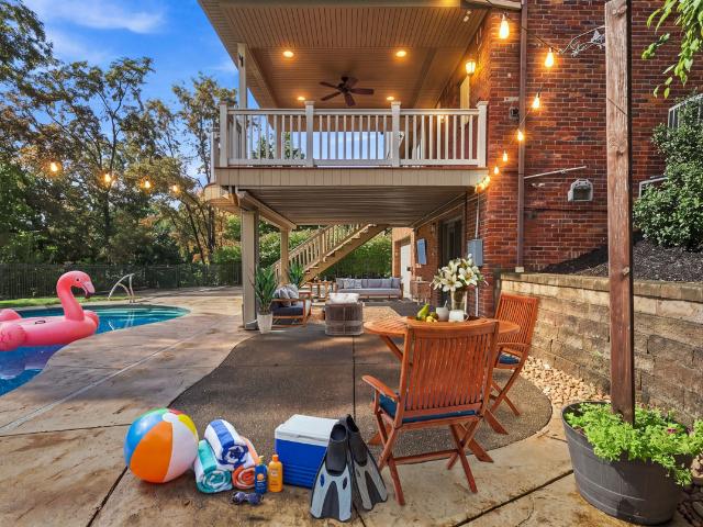 238 Oak Entrance Dr