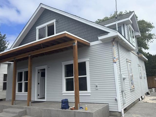 238 Oak St, Florence, OR 97439