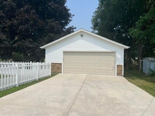 238 Lincoln Dr N