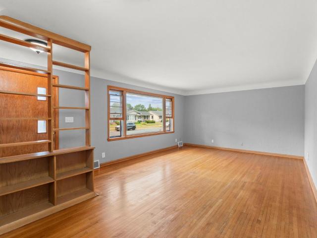 238 Macarthur Street W
