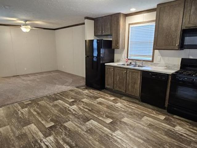 238 Magnolia Pl Unit 238, Belleville, MI 48111