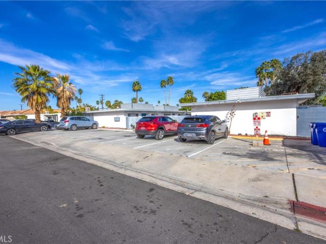238 S Saturmino Dr, Palm Springs, CA 92262 | MLS #CV26045
