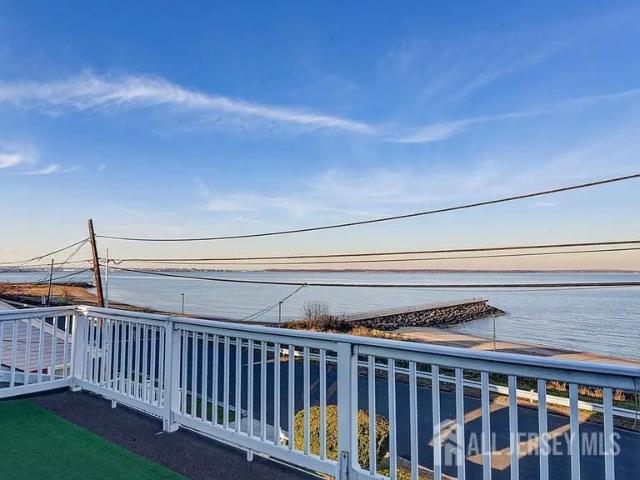 238 Shoreland Circle