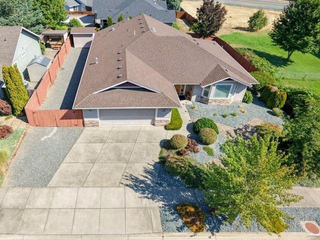 238 SW Jamee Kay Ln, Grants Pass, OR 97527