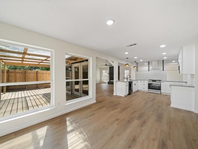238 Point Clear Dr, Conroe, TX 77304 | MLS #88992