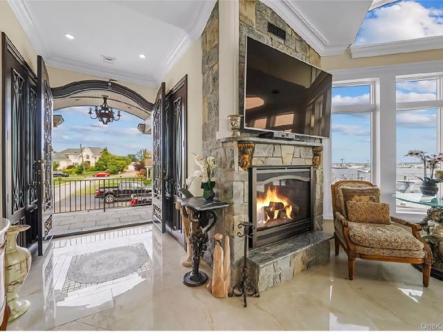 238 W Islip Road