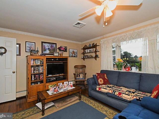 238 W Schwenkmill Road