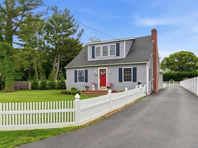238 Woodlawn Ave, Saint James, NY 11780