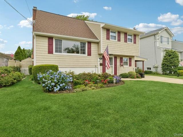 2394 Cedar St, Seaford, NY 11783